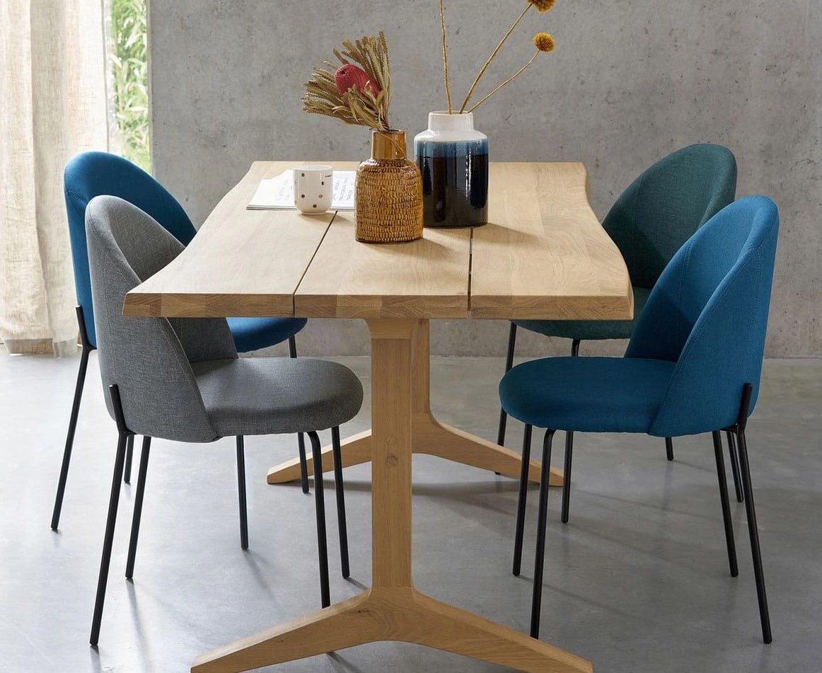 Chaise bleu canard : sélection des plus beaux modèles en déco