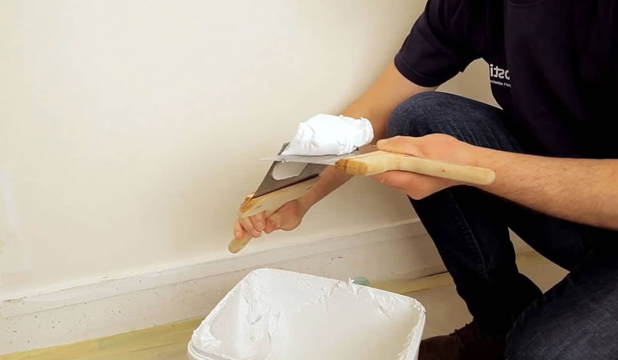 L'enduit de lissage : comment le poser et lisser votre mur avant peinture