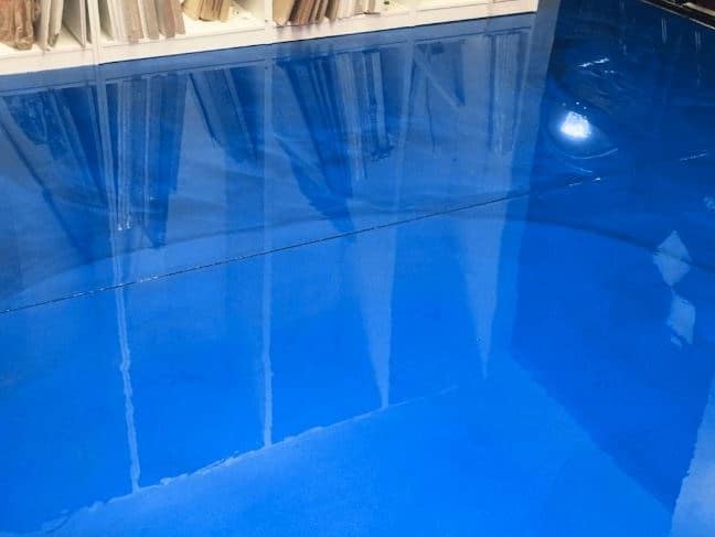 Peinture époxy : caractéristiques, avantages, prix et pose