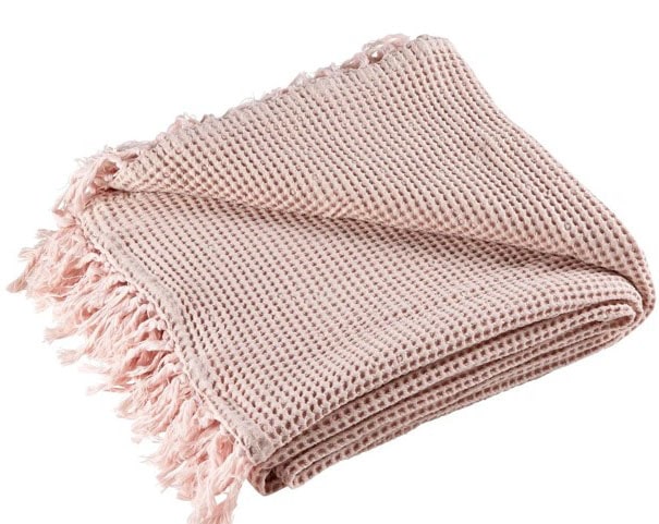 Plaid rose poudré : les plus beaux modèles pour votre déco et votre confort