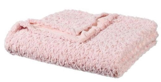 Plaid rose poudré : les plus beaux modèles pour votre déco et votre confort