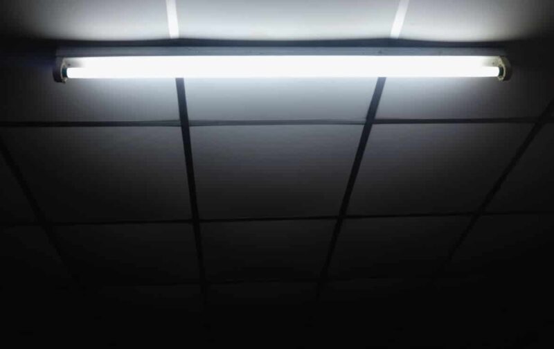 Changer un néon : comment installer un nouveau néon