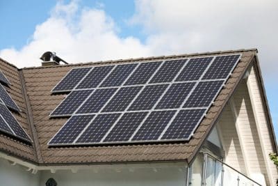 Panneaux solaires gratuits qui alimentent votre maison tout l'été ...
